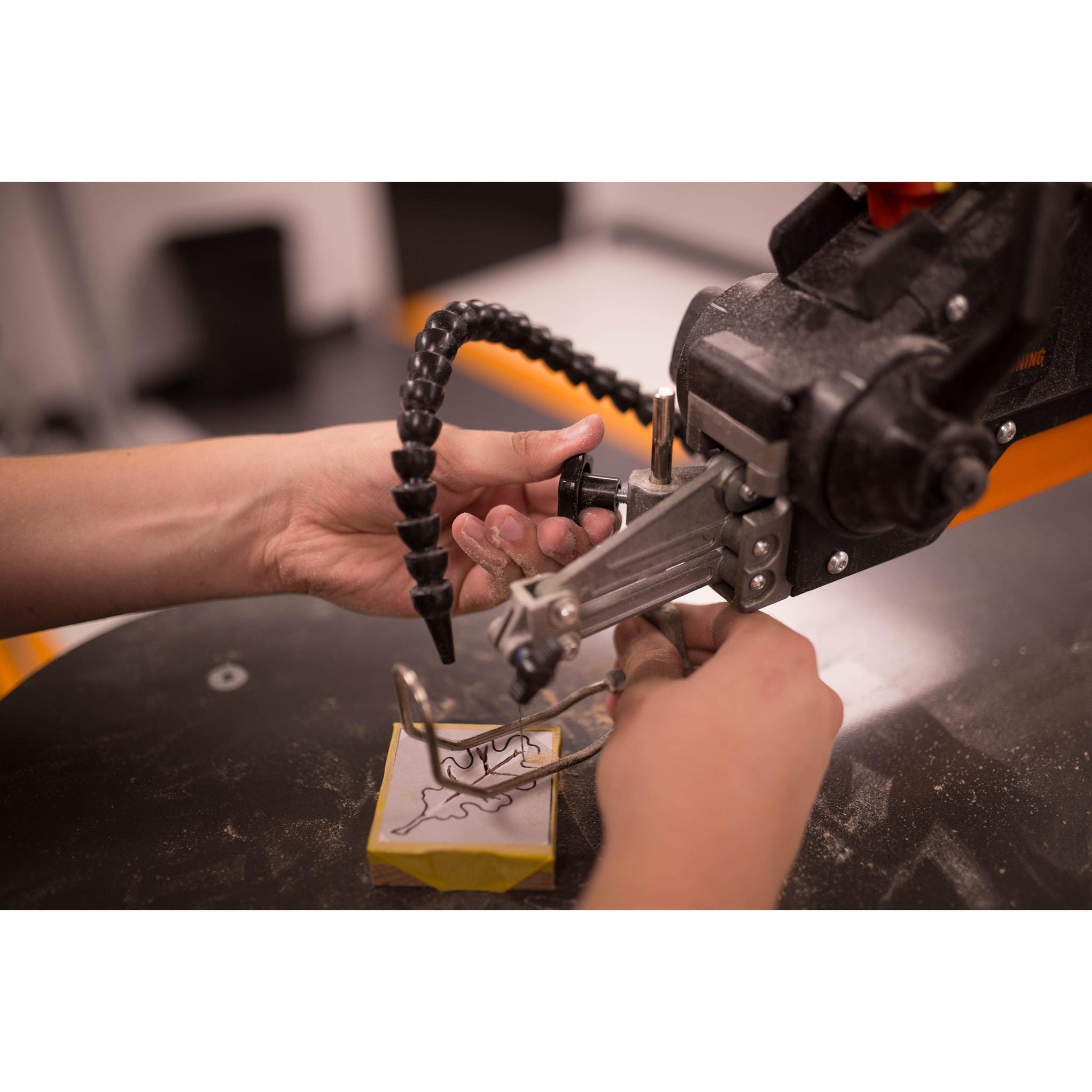 WEN LL2156 21-Inch 1.6-Amp Variable Speed Parallel Arm Scroll Saw with ...