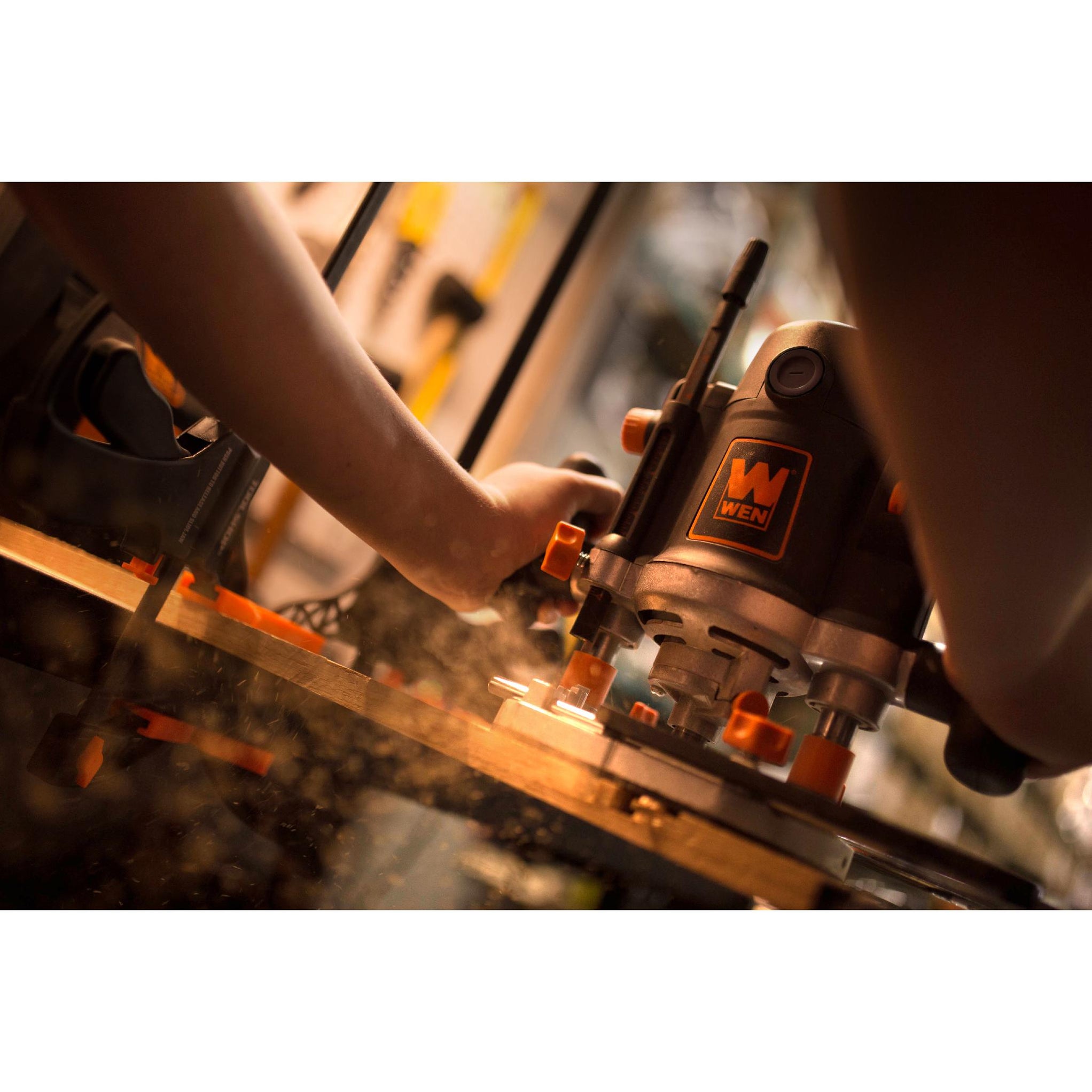 WEN RT6033 15-Amp Variable Speed Plunge Woodworking Router Kit with Ca ...